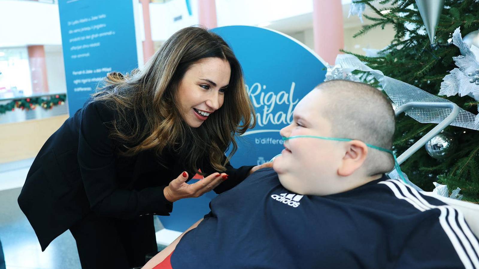 Fuq Xewqa Ta’ Jake Vella Se Jkun Qed Jinġabar L-Ikel Tal-Annimali Fid ...