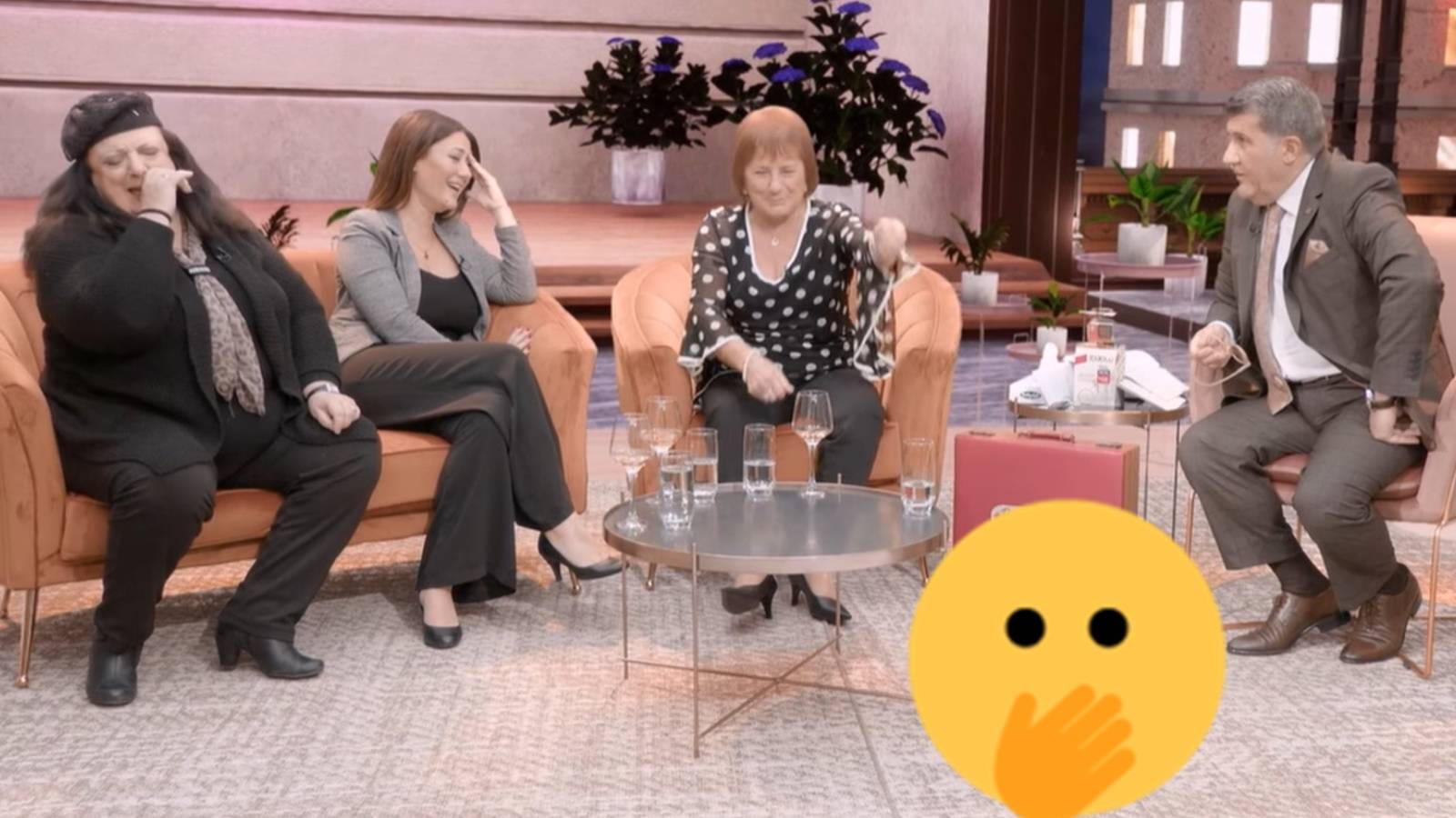 Bil-Filmat: "Daħħalt Idi Ġol-Qalza U Bdejt Niġbed It-Tights... Dak Baqa ...